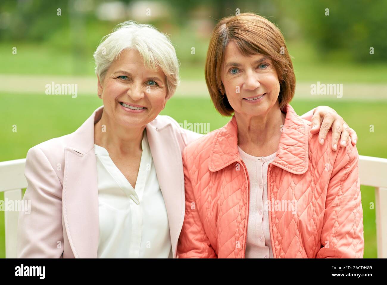 Two old women best friends hi-res stock photography and images - Alamy