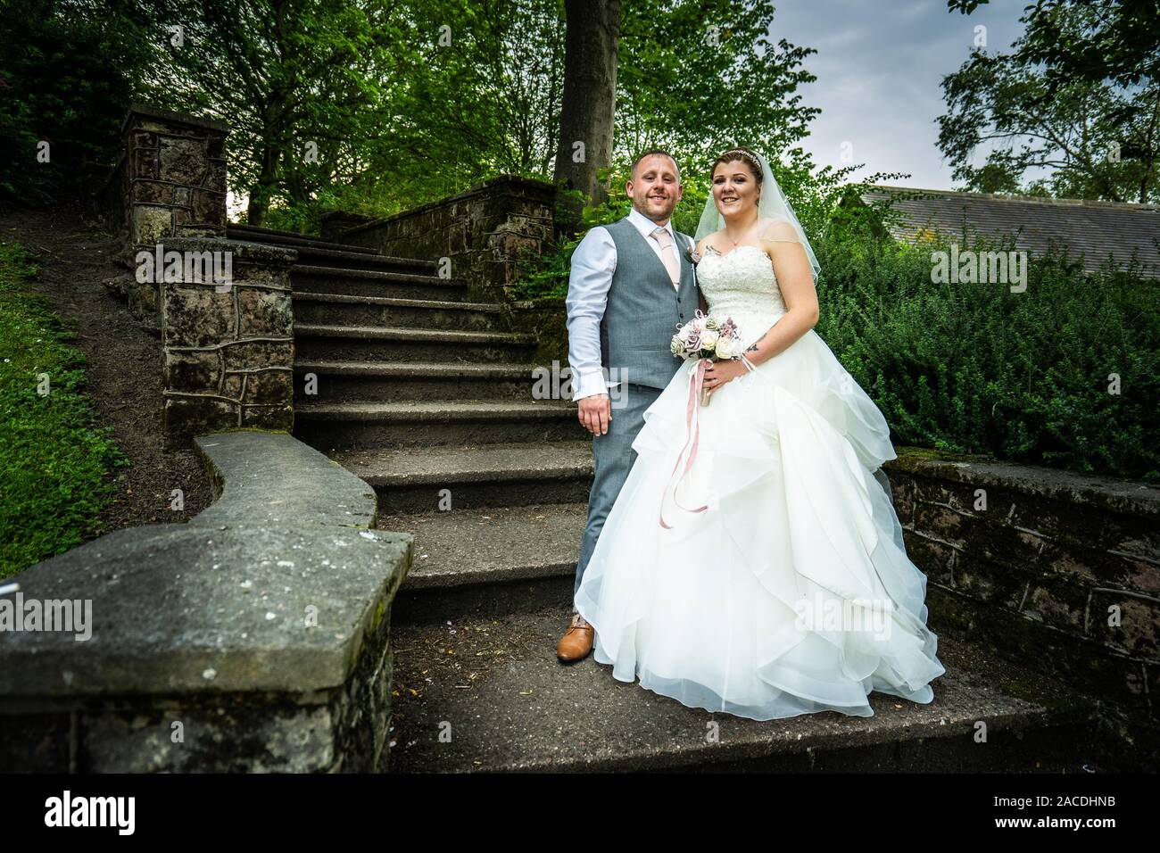 Bride & Groom have wedding pictures at Floral Hall, Tunstall Park ...