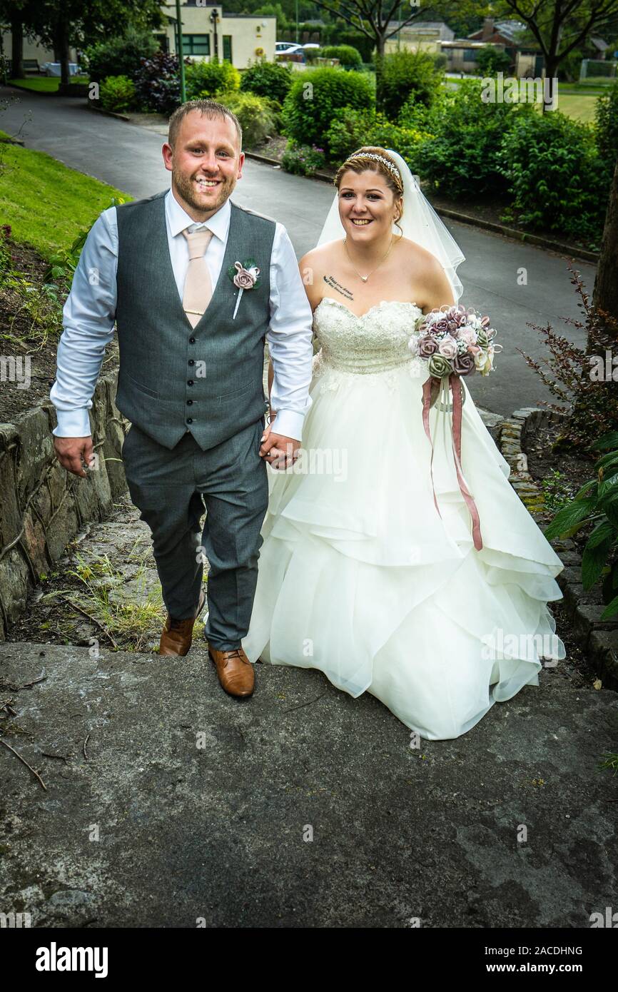 Bride & Groom have wedding pictures at Floral Hall, Tunstall Park ...