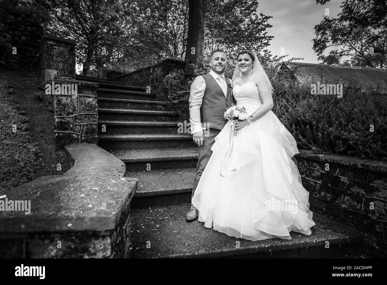 Bride & Groom have wedding pictures at Floral Hall, Tunstall Park ...