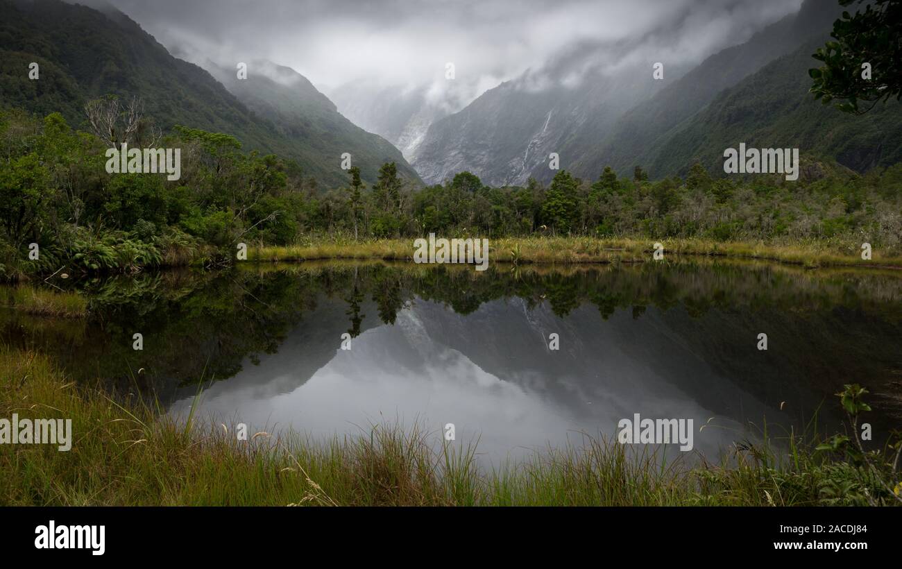 Mirror lake view hi-res stock photography and images - Alamy