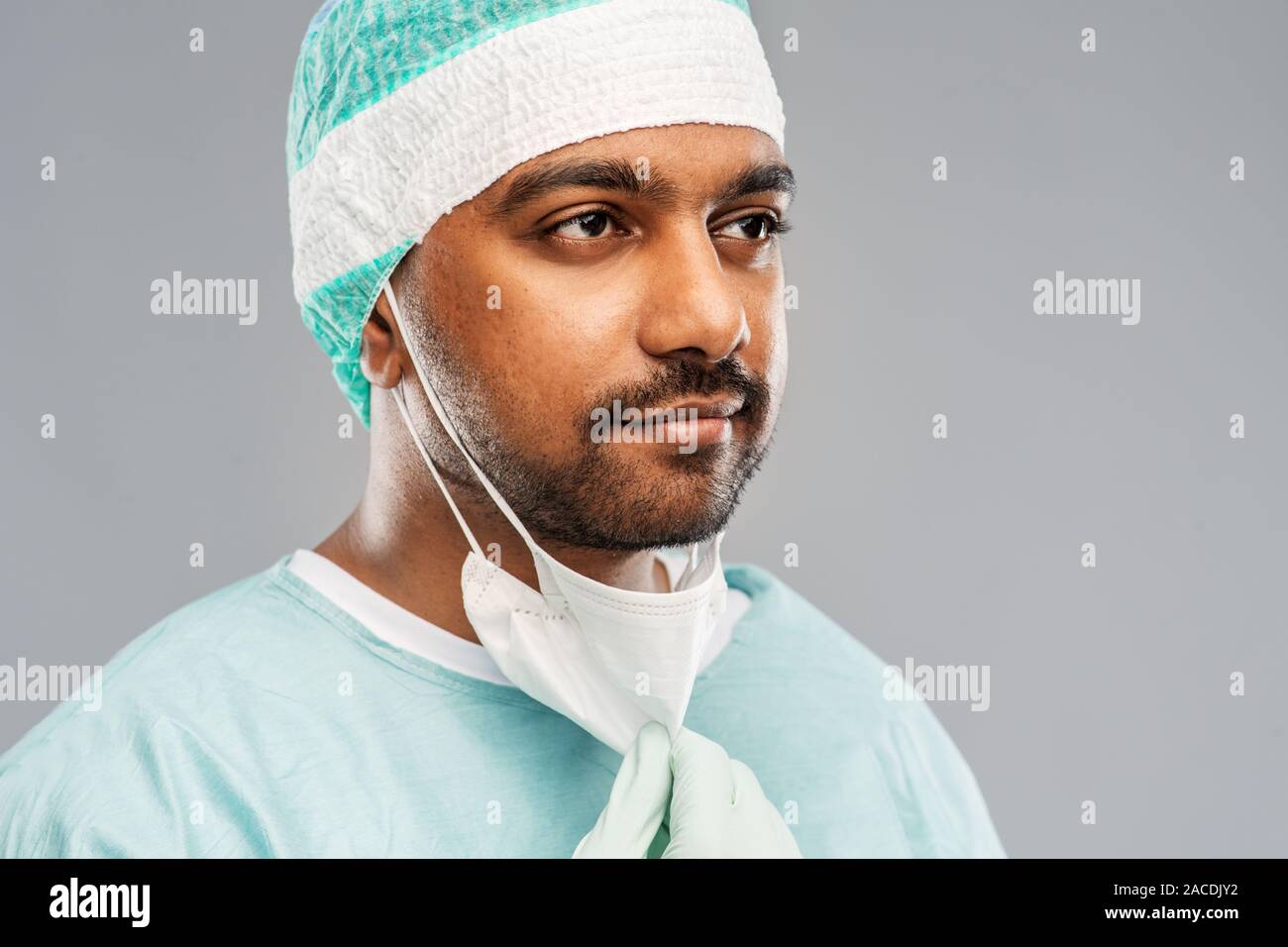 Surgeon mask closeup man hi-res stock photography and images - Alamy