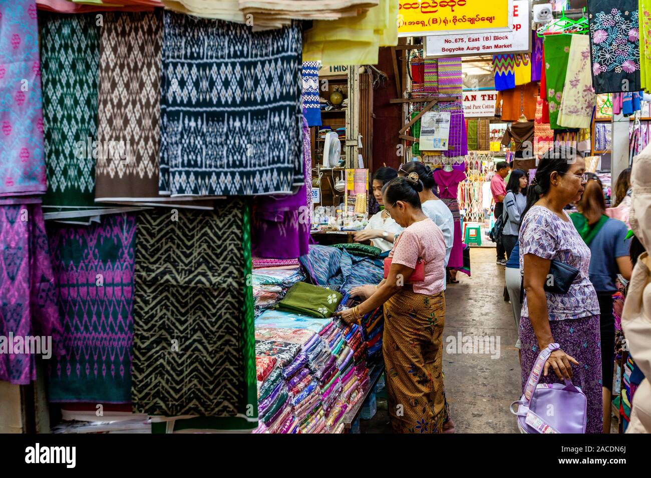 Shopping for clothes at market hi-res stock photography and images - Alamy