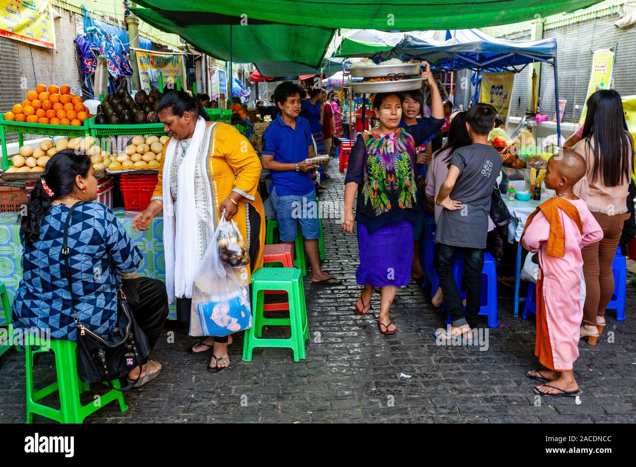 Food markets burma hi-res stock photography and images - Alamy