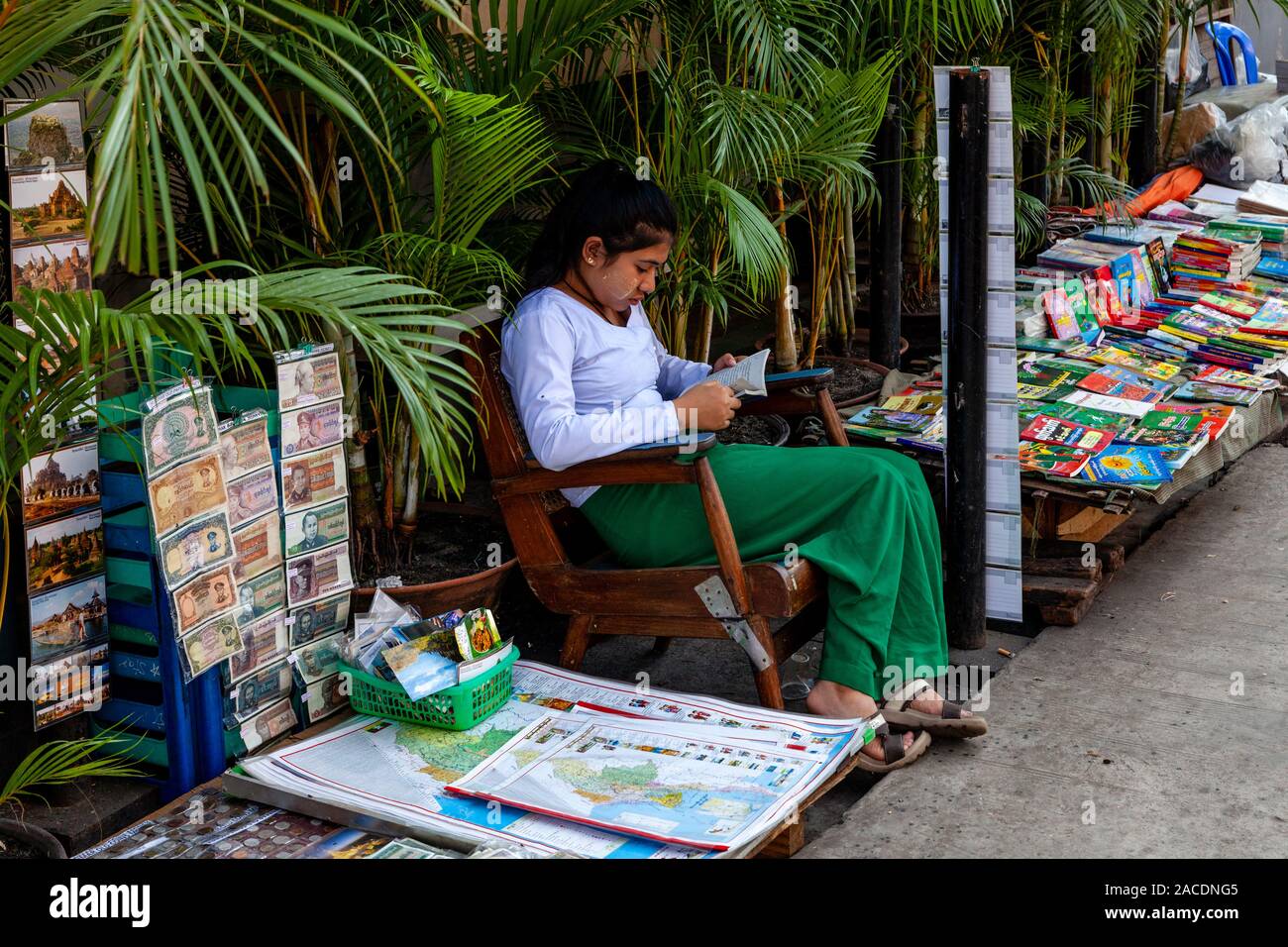 Books for air travel hi-res stock photography and images - Alamy