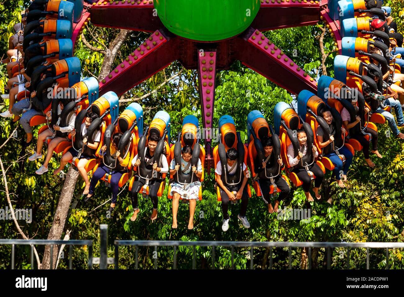 Things to see in yangon hi-res stock photography and images - Alamy