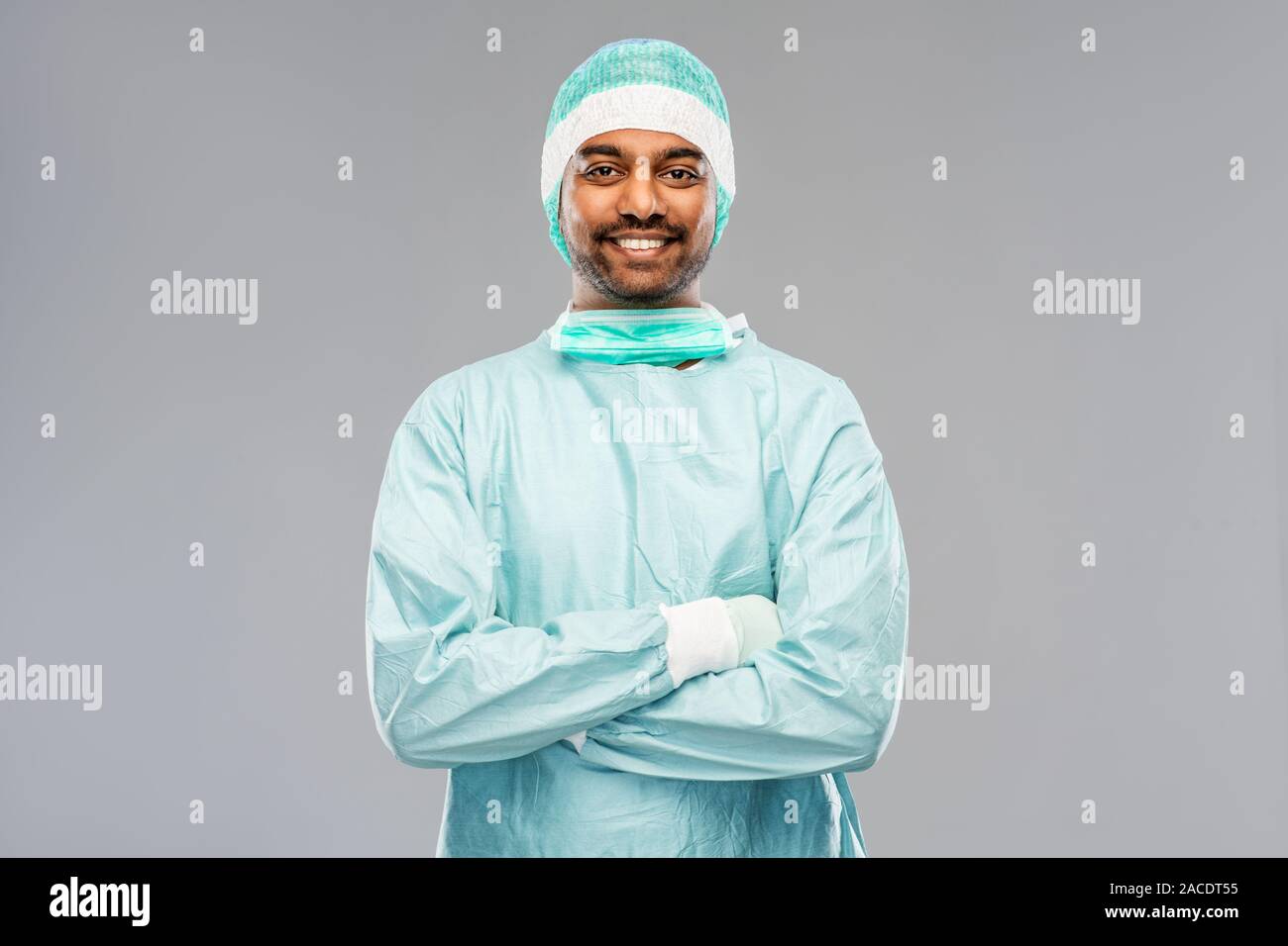 Surgeon man in protective hi-res stock photography and images - Alamy