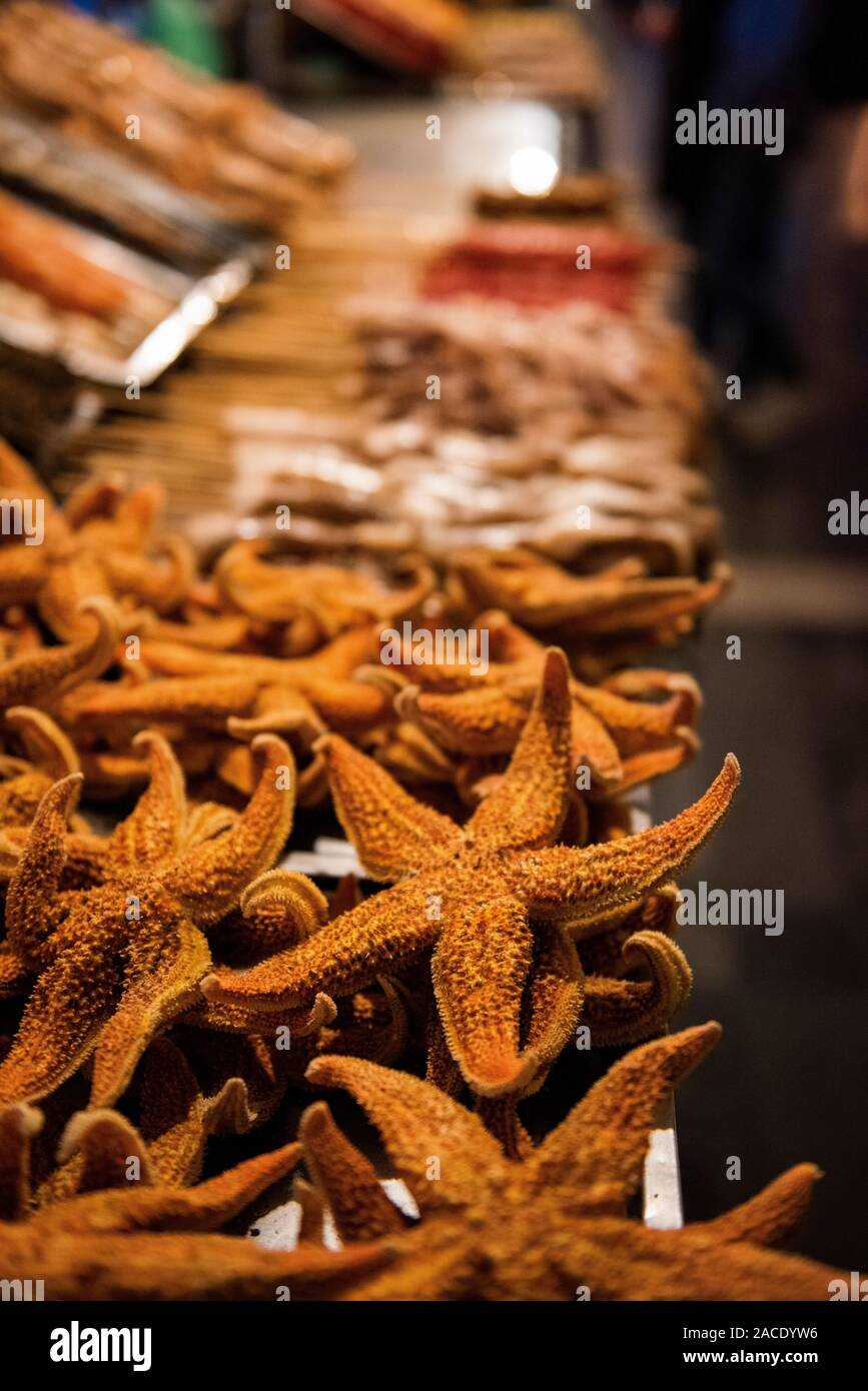 Fried starfish in a food market in Beijing, China Stock Photo - Alamy