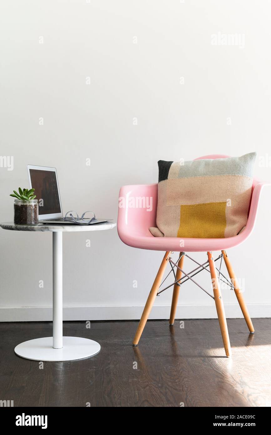 Office laptop hi-res stock photography and images - Alamy