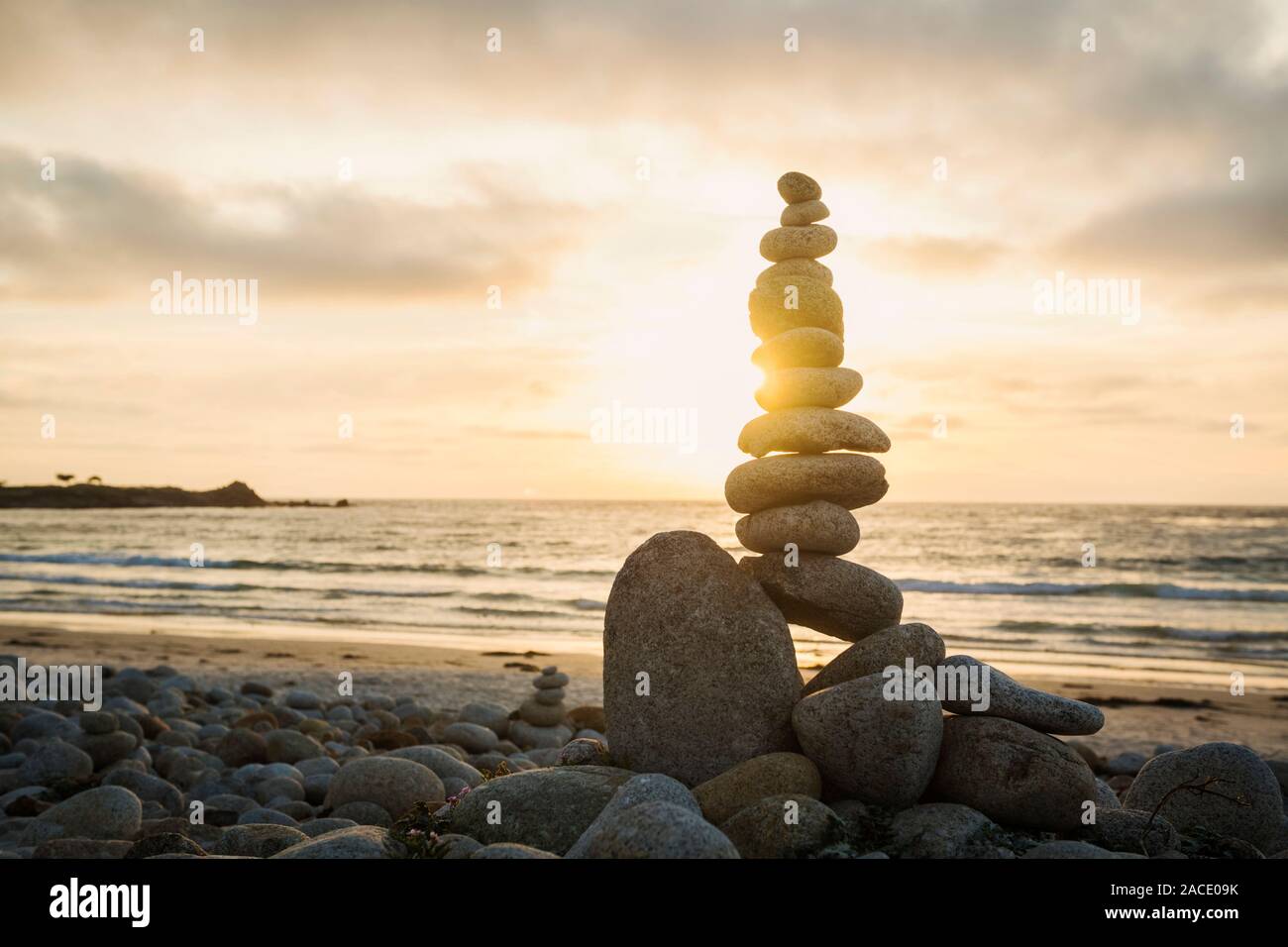 Rock stacked hi-res stock photography and images - Alamy