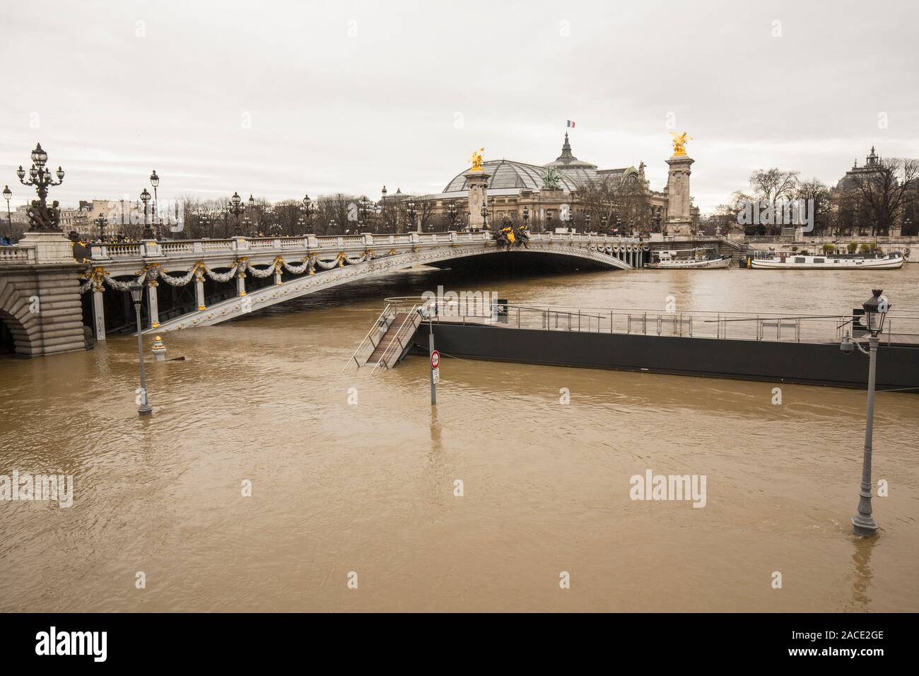 The floods in paris hi-res stock photography and images - Alamy