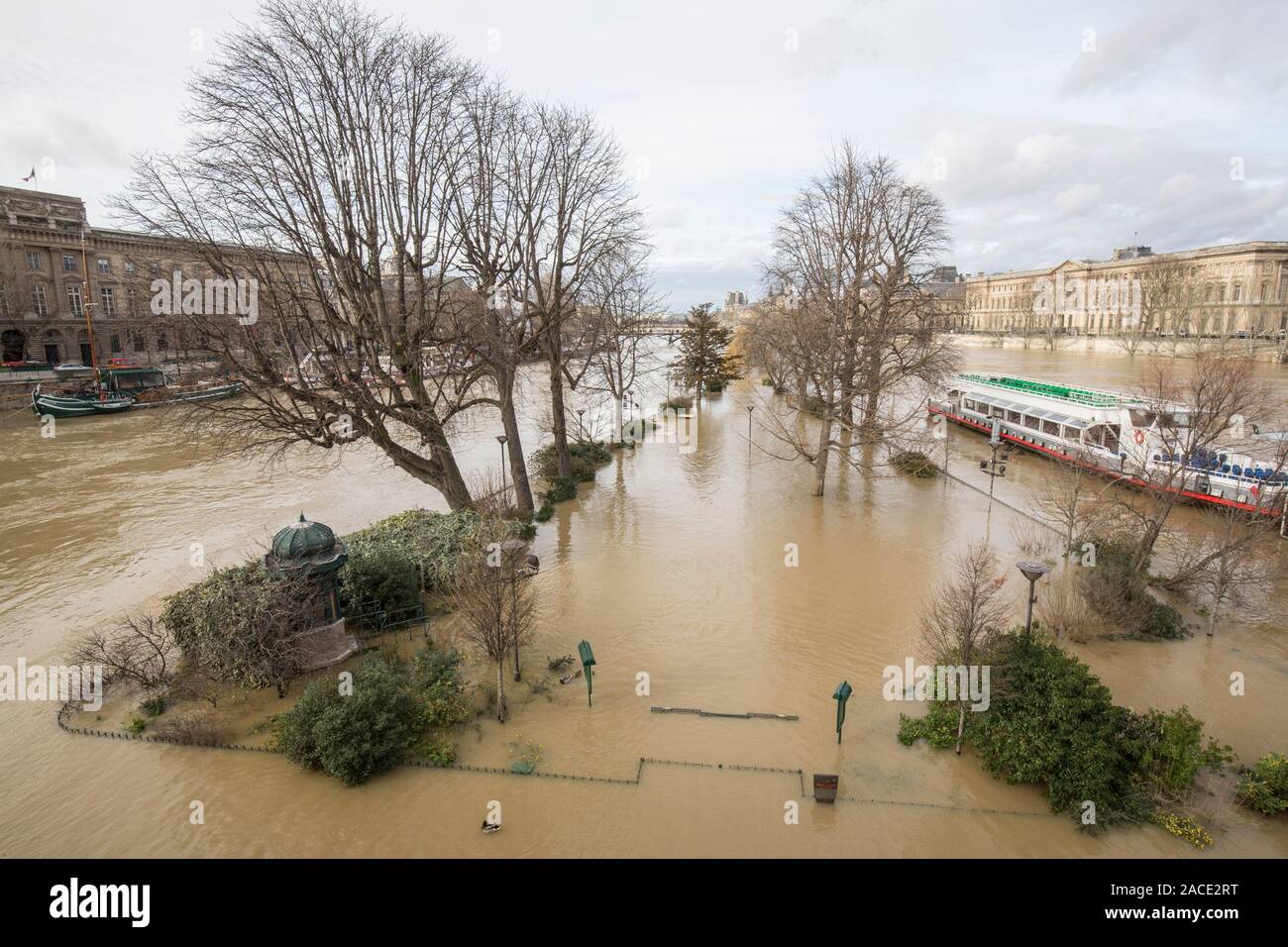 FLOODS IN PARIS Stock Photo - Alamy