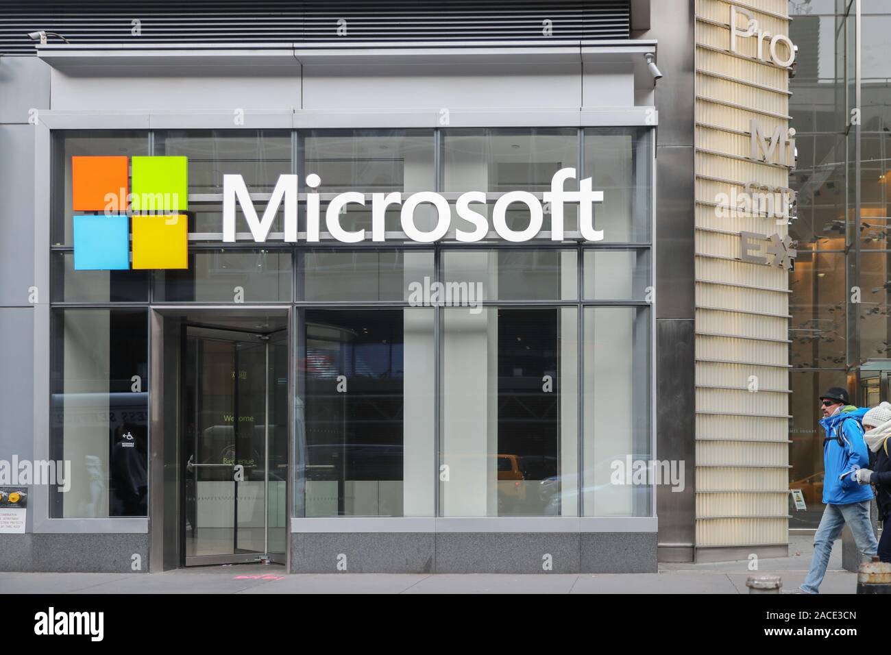 Microsoft headquarters logo sign hi-res stock photography and images ...