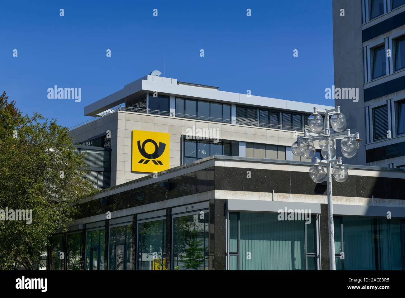 Dhl group logo hi-res stock photography and images - Alamy