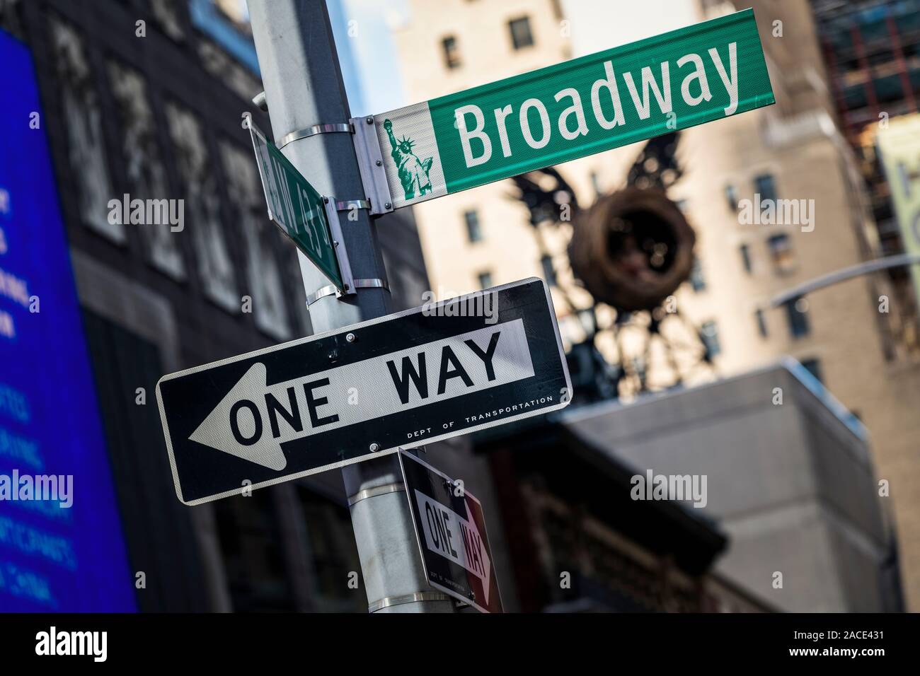 New york road signs hi-res stock photography and images - Alamy