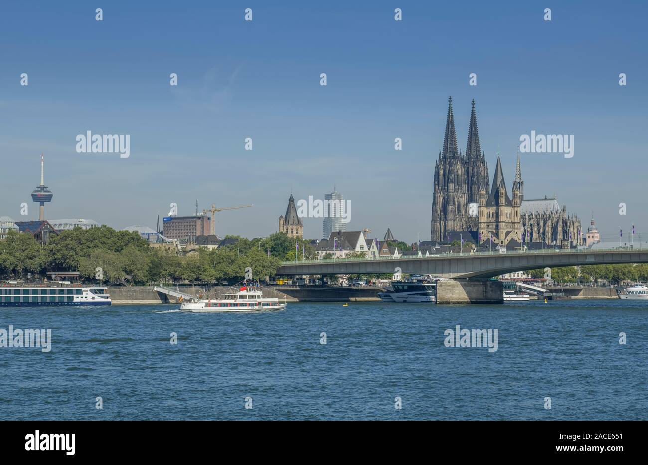 Kölner Stadtpanorama mit Dom, Altstadt, Deutzer Brücke, Rhein, Köln ...