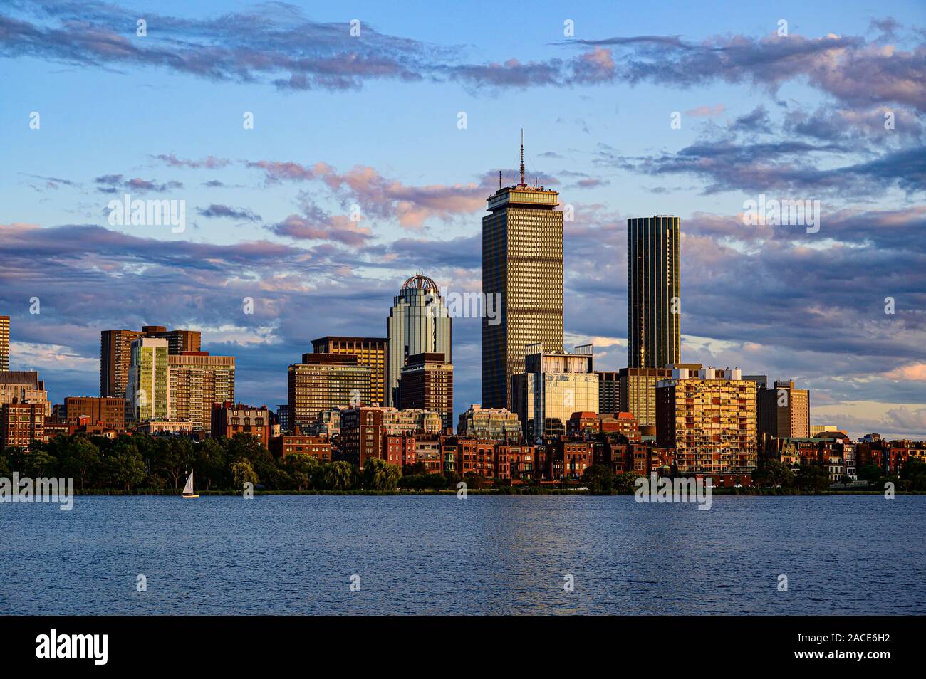 BOSTON SKYLINE AND THE CHARLES RIVER, BOSTON, MA, USA Stock Photo - Alamy