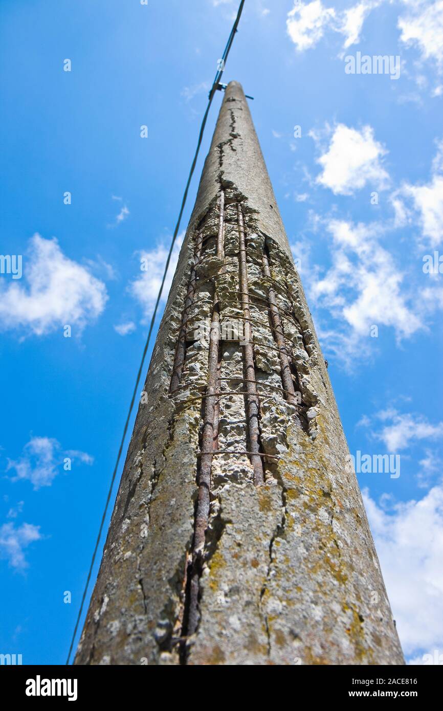 Telephone pole broken hi-res stock photography and images - Alamy