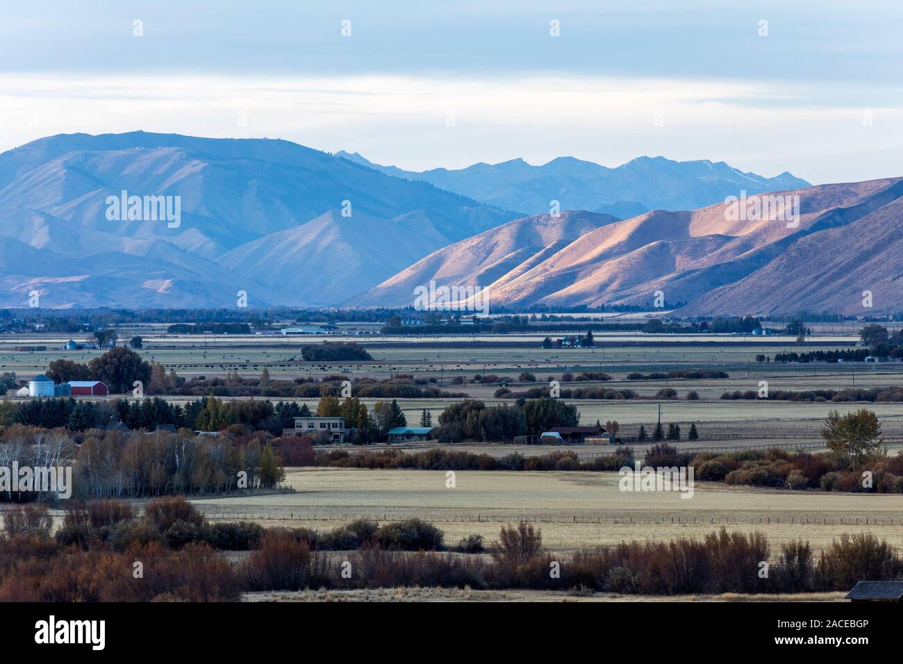 Farmland and mountains in Bellevue, Idaho, USA Stock Photo - Alamy