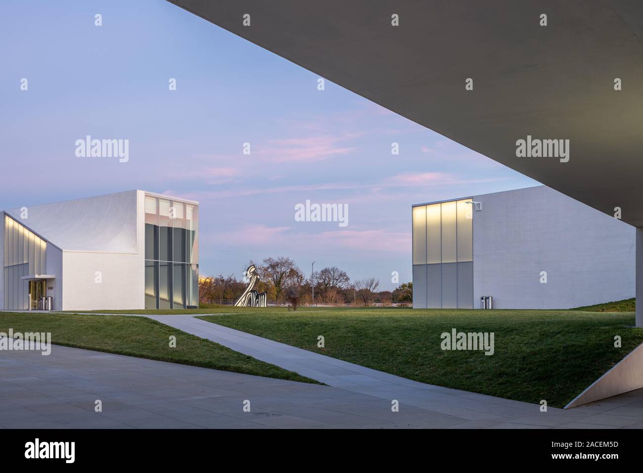 Exterior of kennedy art center hi-res stock photography and images - Alamy