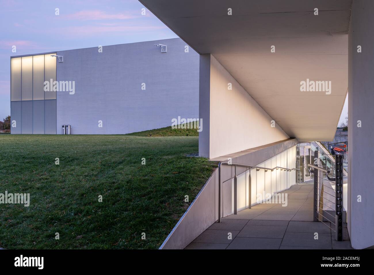 The kennedy center concert hall hi-res stock photography and images - Alamy