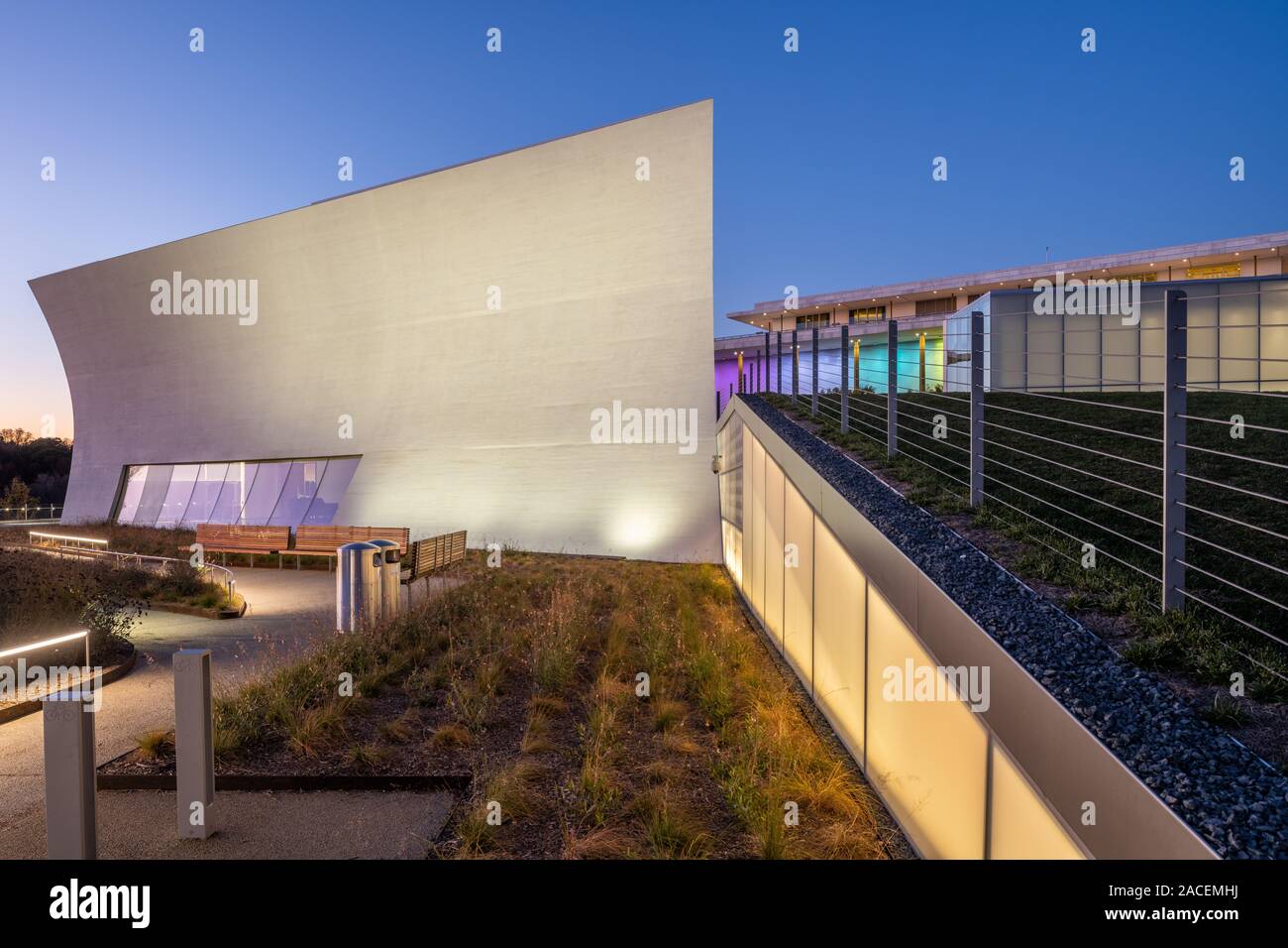 Exterior of kennedy art center hi-res stock photography and images - Alamy