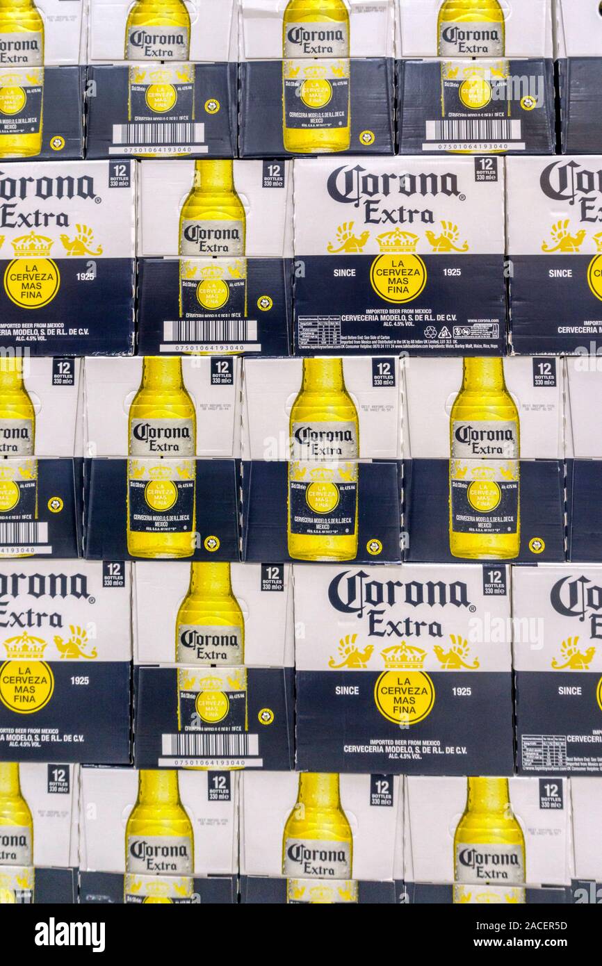 Corona beer bottles hi-res stock photography and images - Alamy