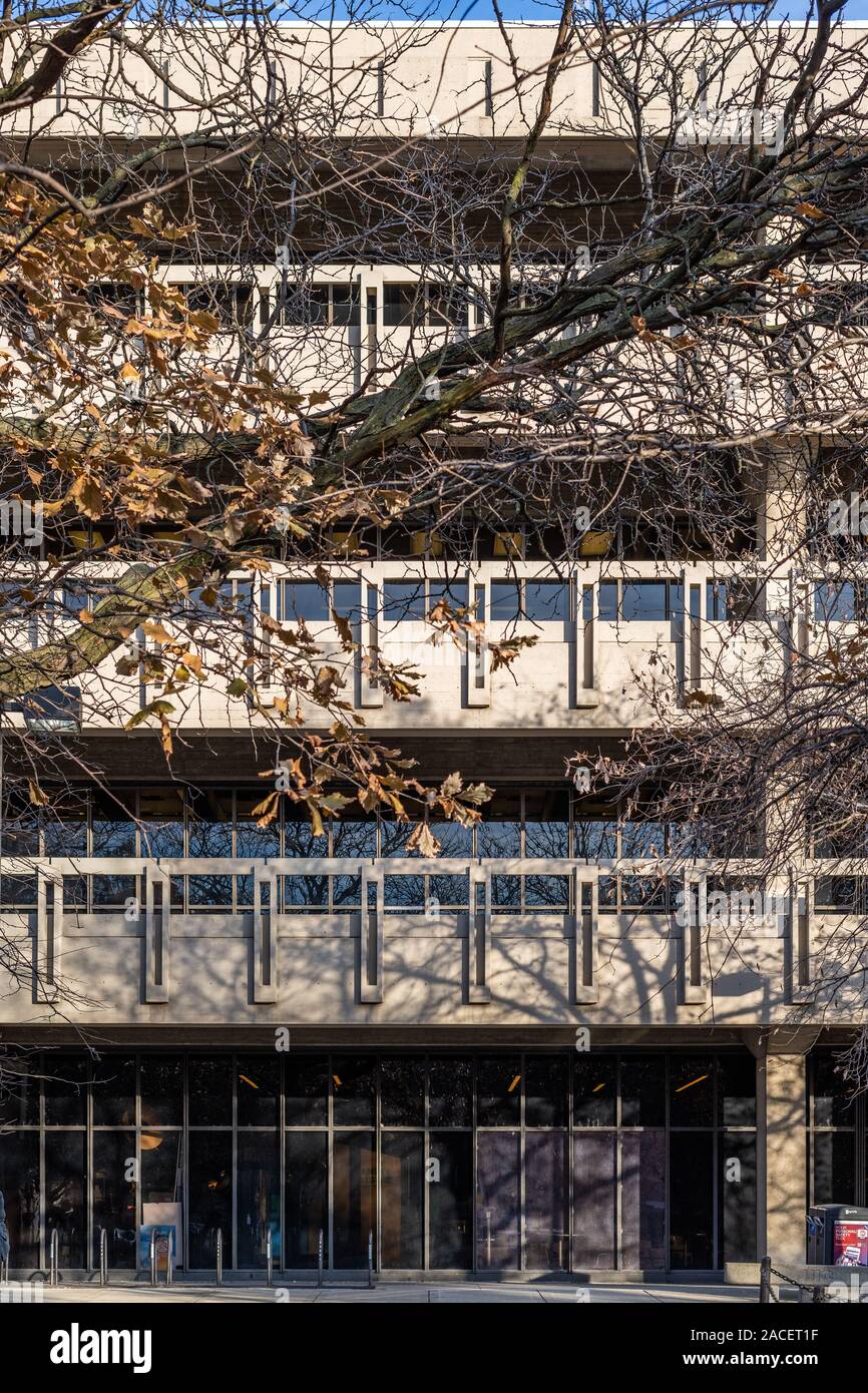 Buildings on the University of Illinois Chicago Campus Stock Photo - Alamy