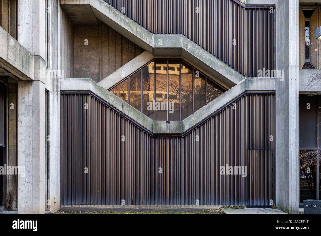 Chicago style windows on building hi-res stock photography and images ...