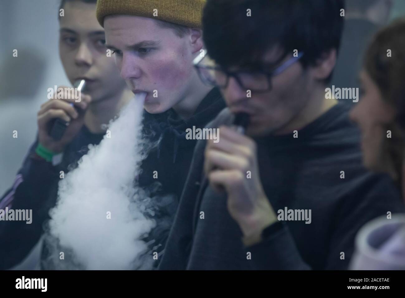 Vaping in public hi-res stock photography and images - Alamy