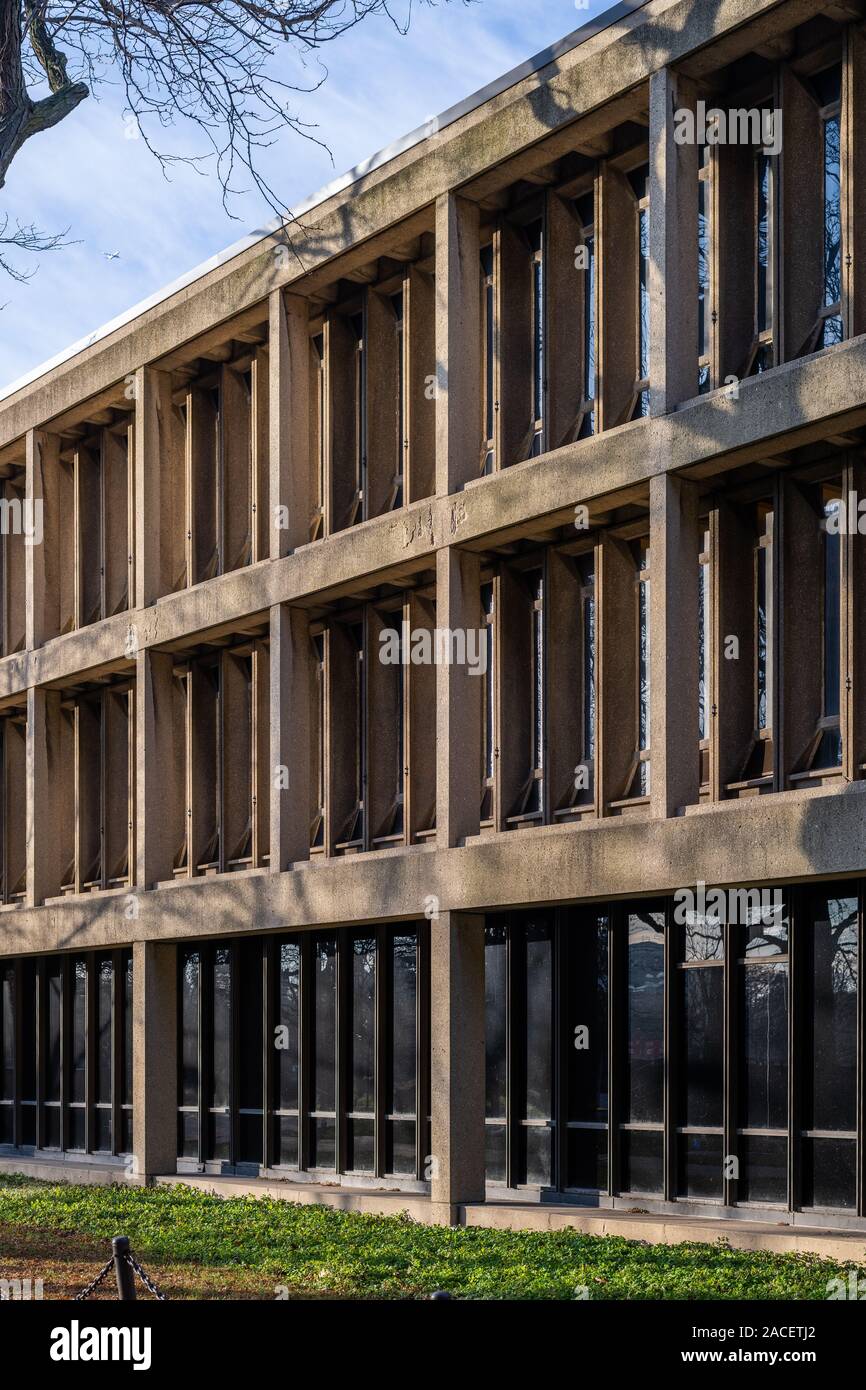 Chicago style windows on building hi-res stock photography and images ...