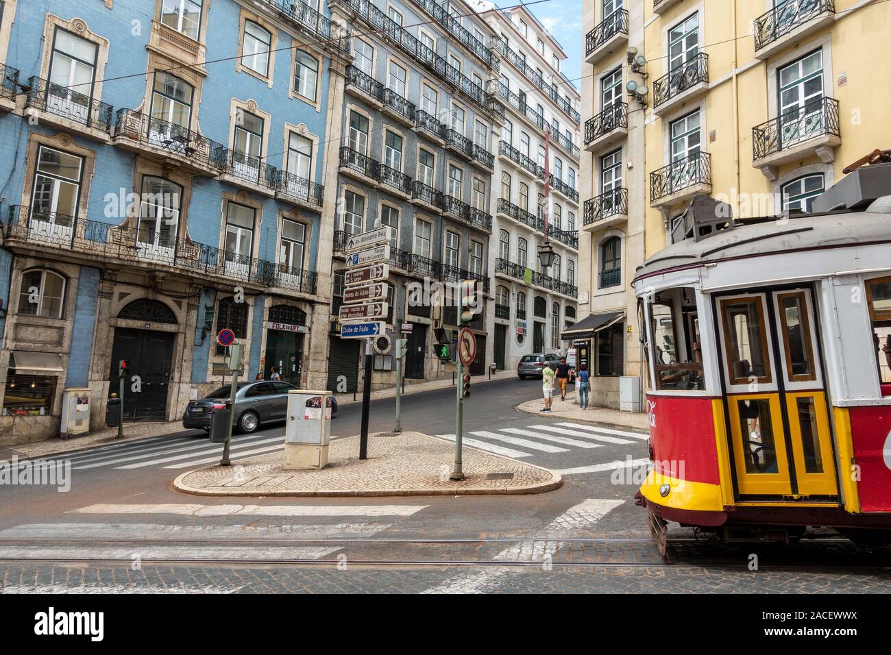 Old fashioned street lights hi-res stock photography and images - Alamy