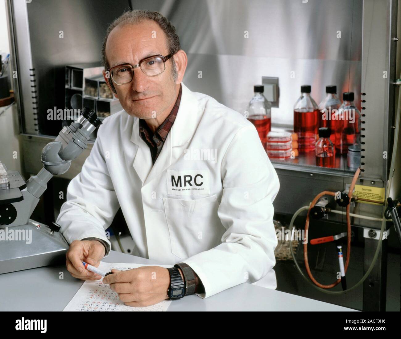 Cesar Milstein (1927-2002), Argentine biochemist, wearing a Medical ...