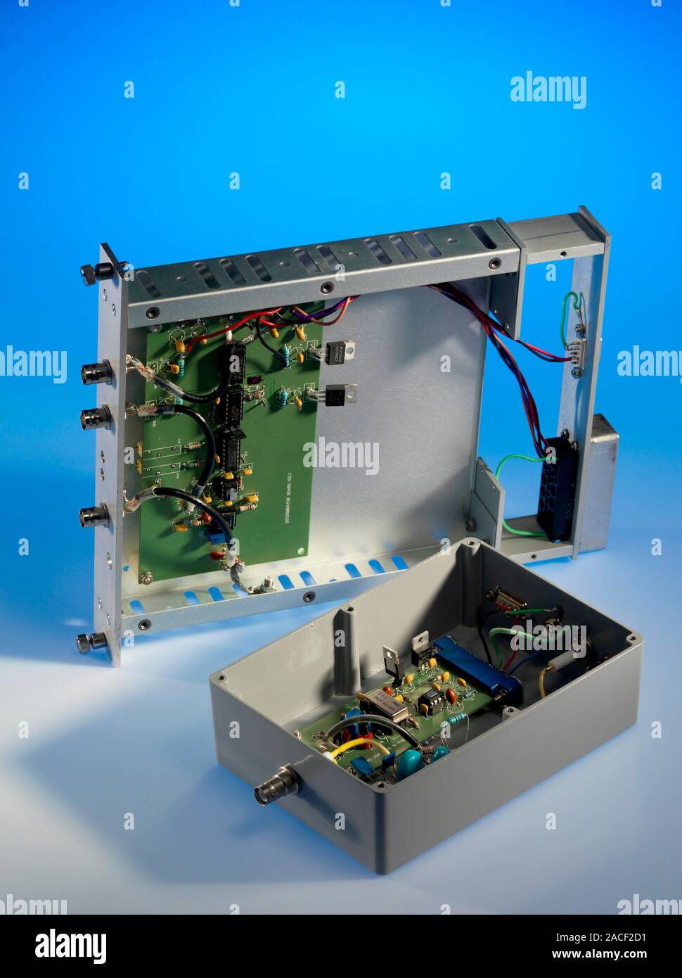 Beta amplifiers. Two forms of beta amplifiers showing their internal ...