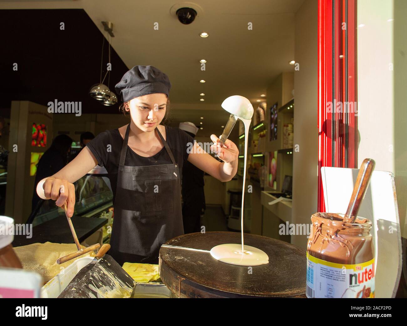 Pretty young Frenchwoman - pancake baker Stock Photo - Alamy