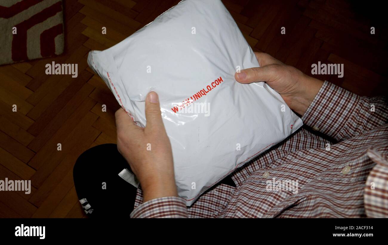 Inside uniqlo hi-res stock photography and images - Alamy