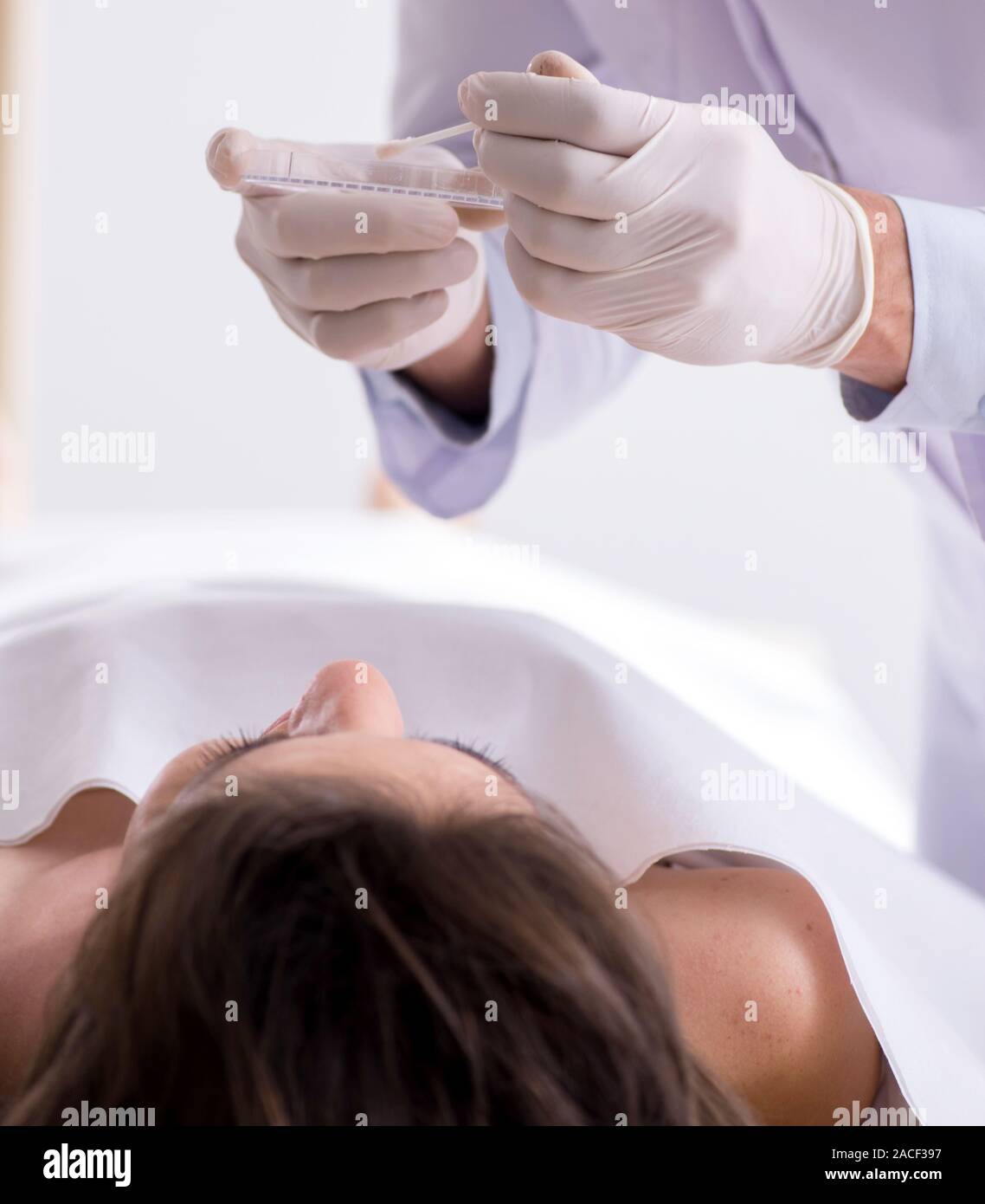 Police coroner examining dead body corpse in morgue Stock Photo - Alamy