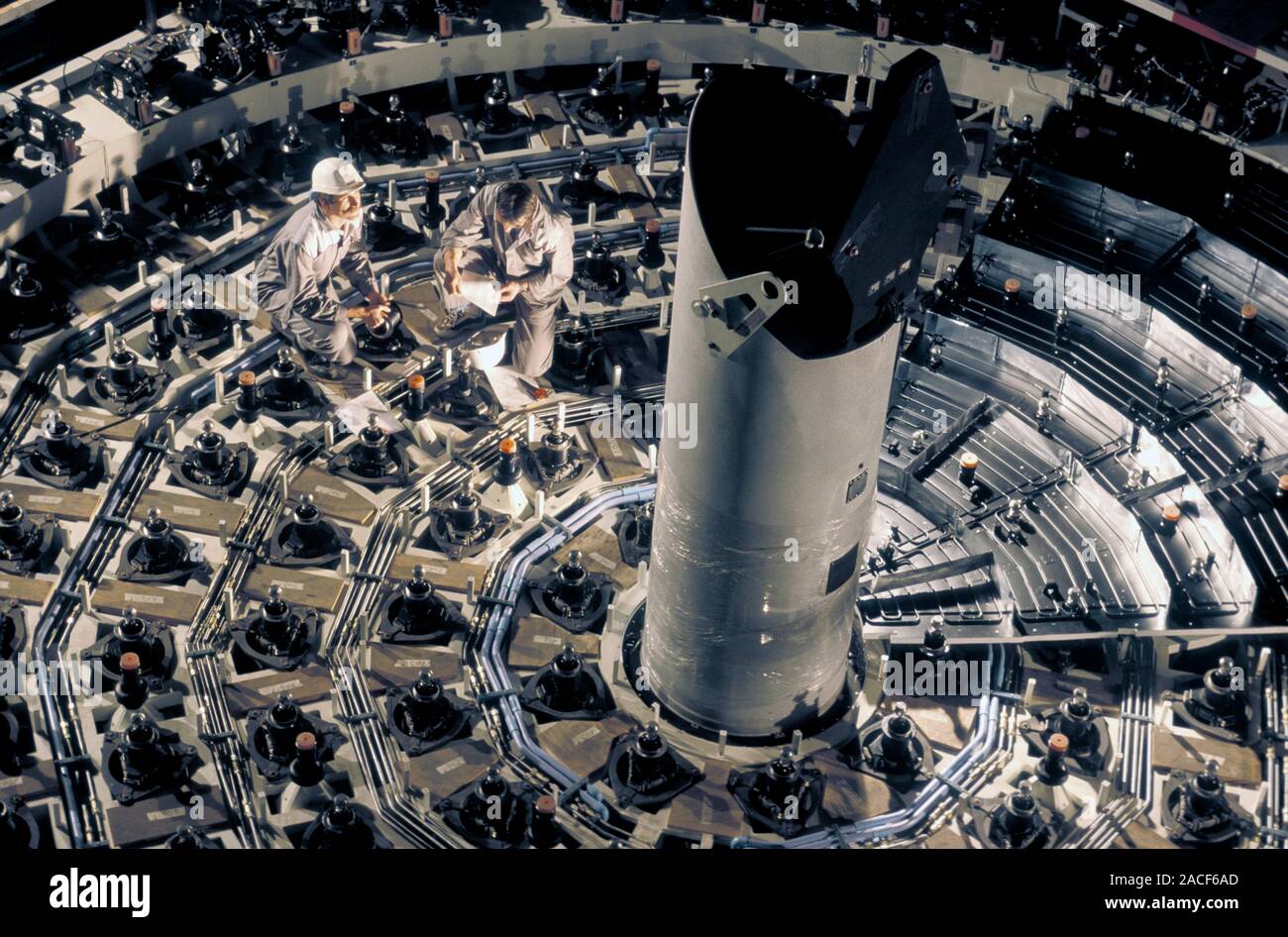 Very Large Telescope (VLT) construction. Engineers working on the M1 ...