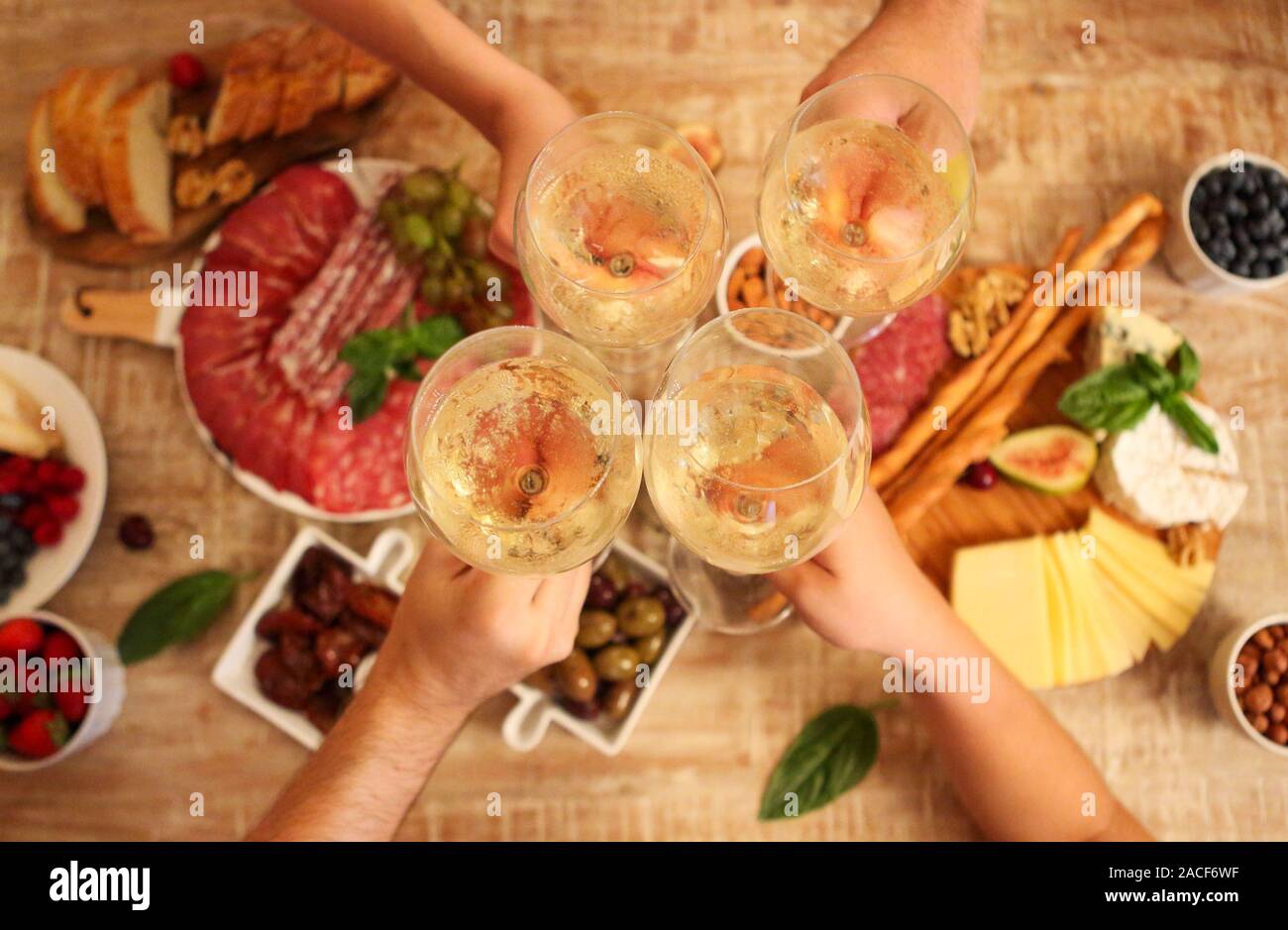 People cheering dinner hi-res stock photography and images - Alamy