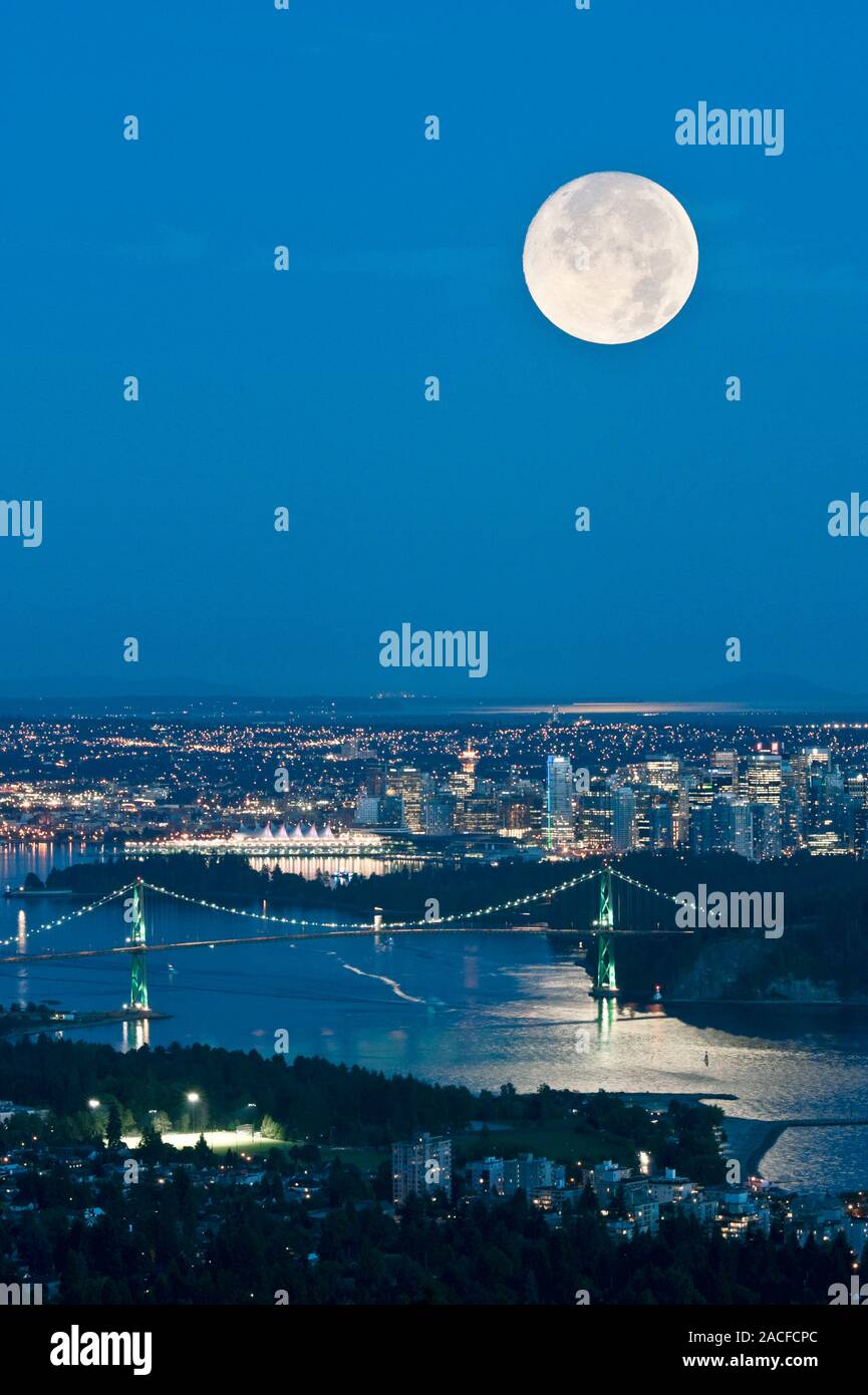 Full Moon, seen above the Vancouver skyline, Canada Stock Photo - Alamy