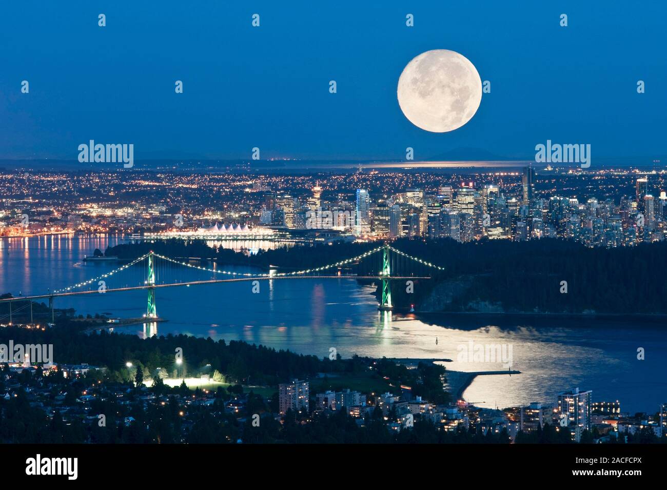 Full Moon, seen above the Vancouver skyline, Canada Stock Photo - Alamy