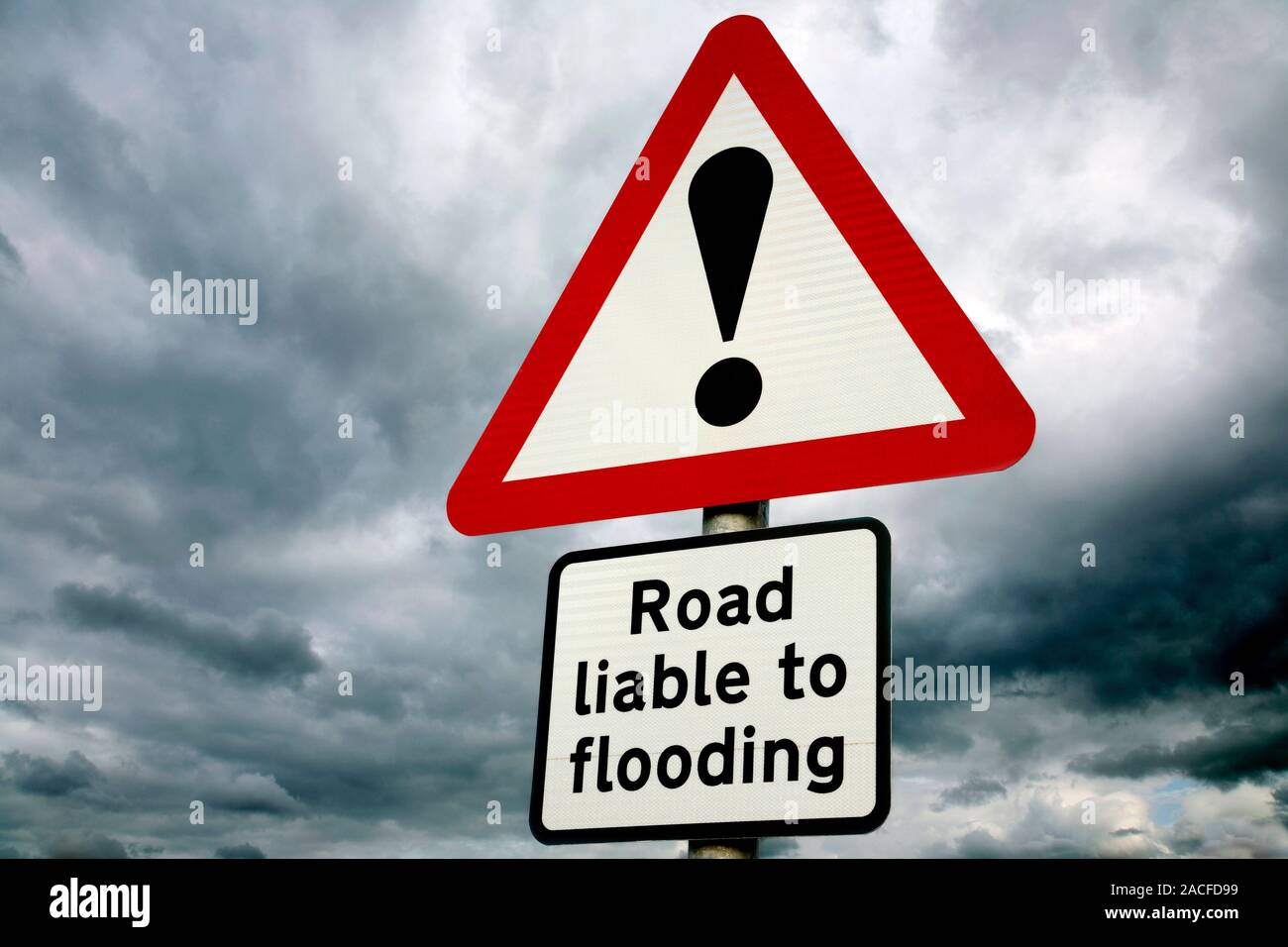 Flood road sign. Road sign warning against possible flooding ...