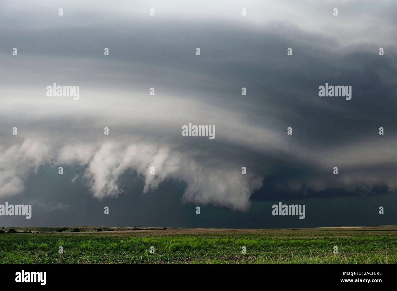 Tornadic supercell thunderstorm. A supercell thunderstorm is a severe ...