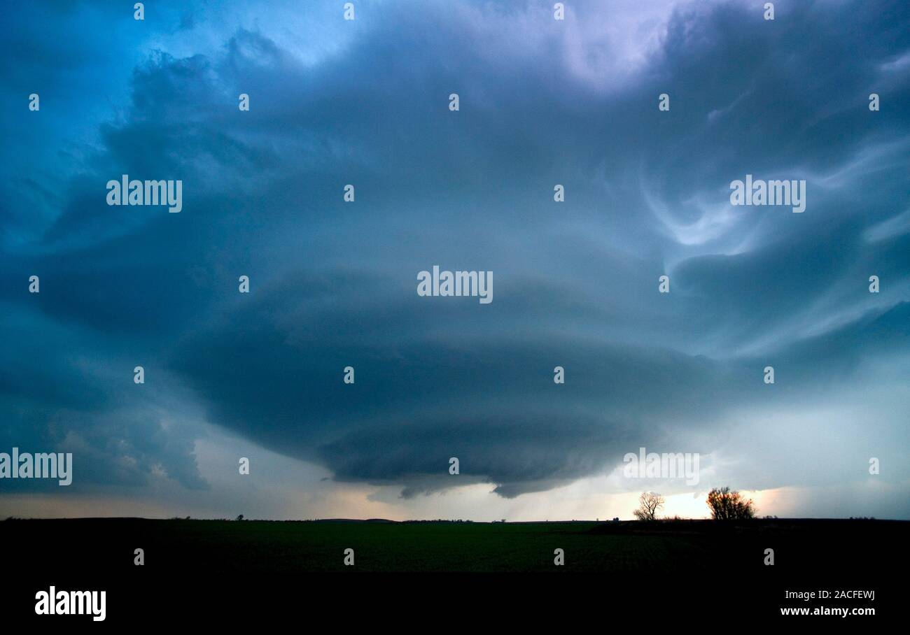 Supercell thunderstorm. A supercell thunderstorm is a severe long-lived ...