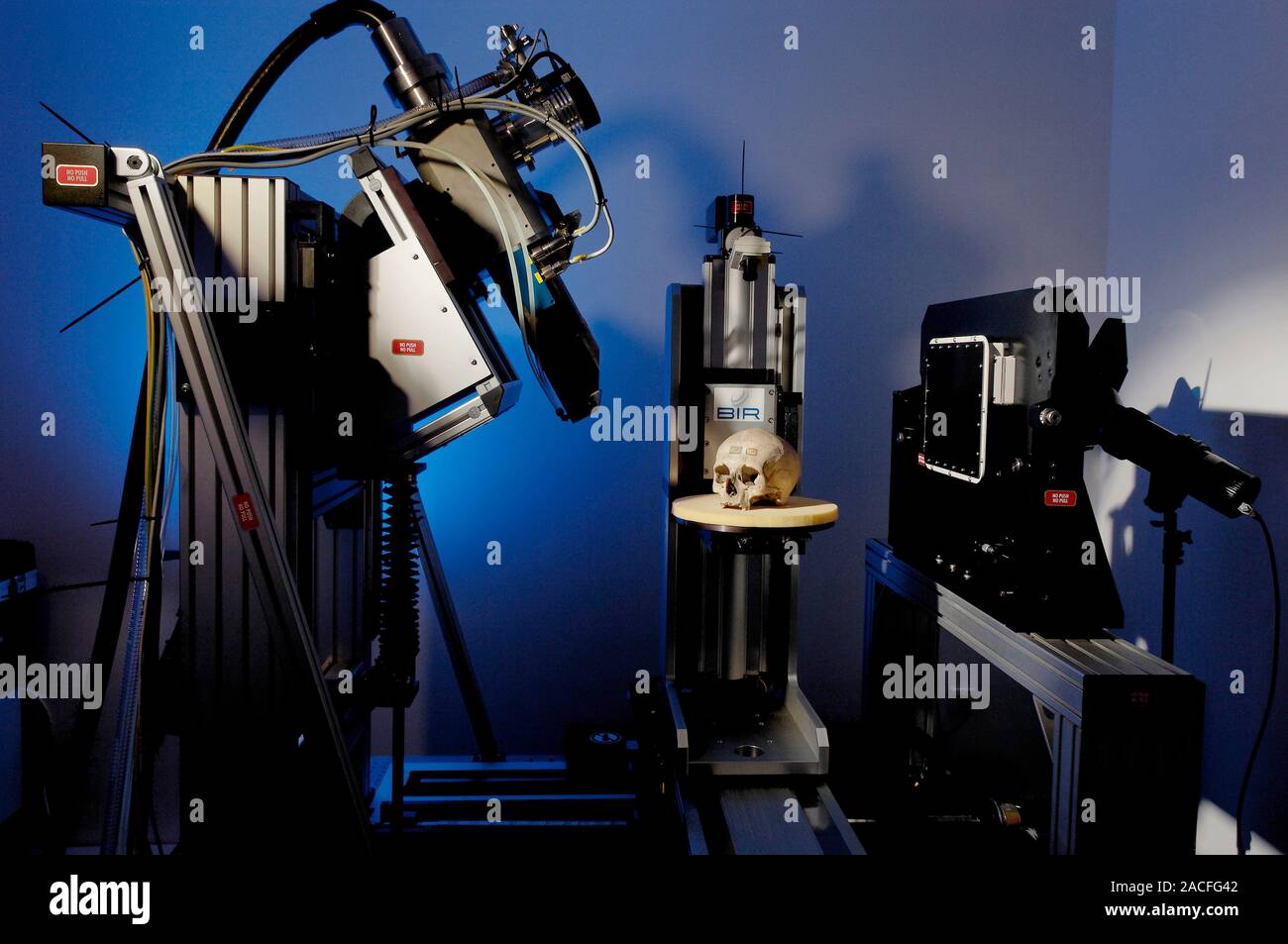 Portable high resolution CT scanner with fossil skull.This CT (computed ...