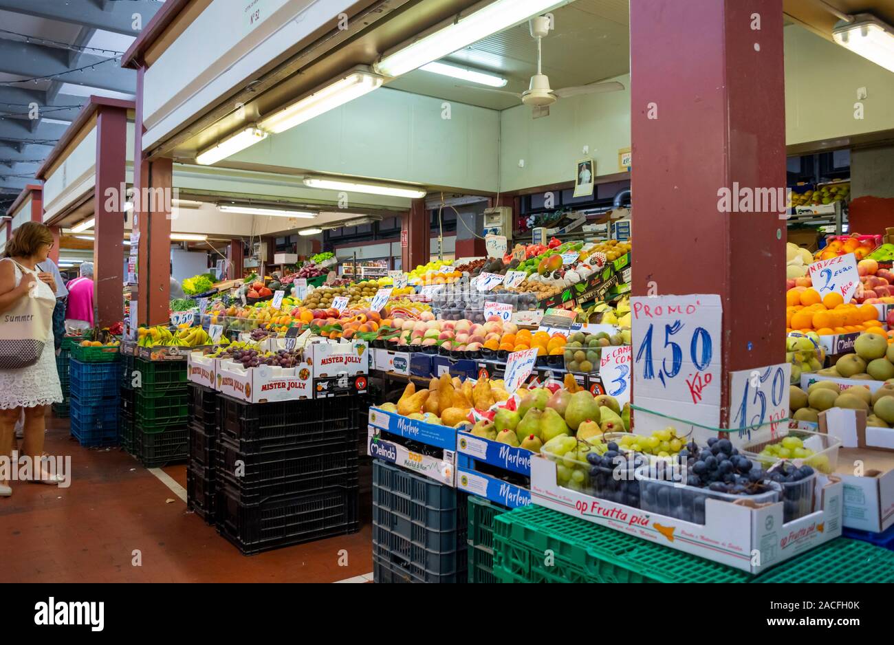 Supermarket italy hi-res stock photography and images - Alamy