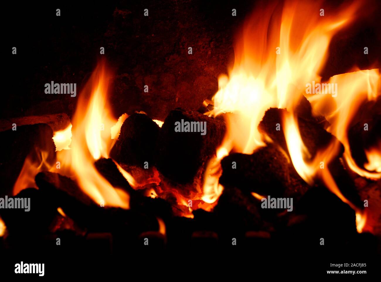 Coal fire. Flames and glowing embers in a coal fire Stock Photo - Alamy