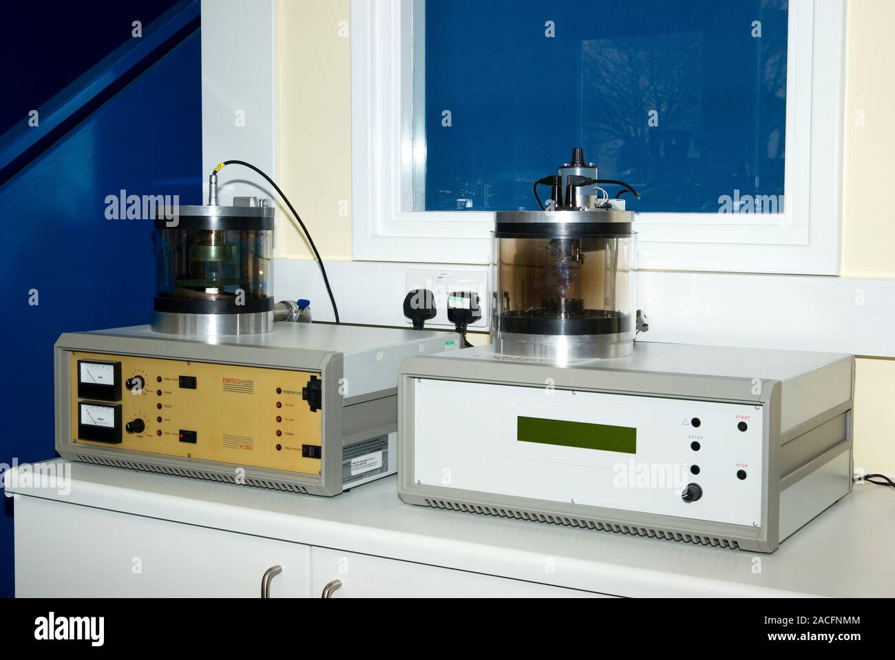 SEM specimen coating equipment. Sputter- and carbon-coater for scanning ...