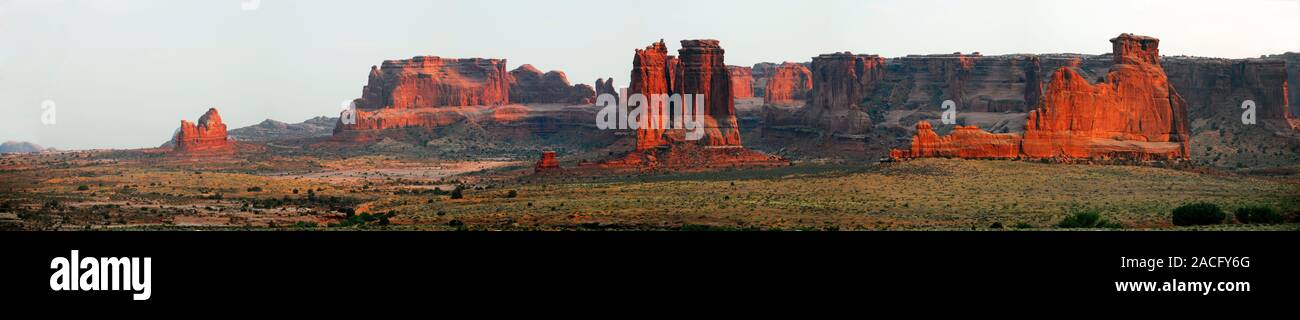 Courthouse towers. Panoramic view of the Courthouse Towers rock ...