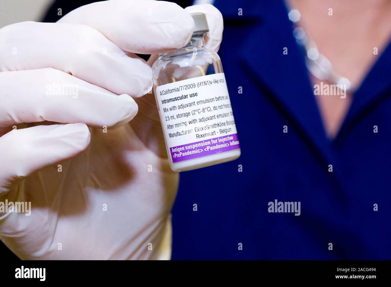 Swine flu vaccine. Vial of H1N1 influenza (flu) vaccine Stock Photo - Alamy